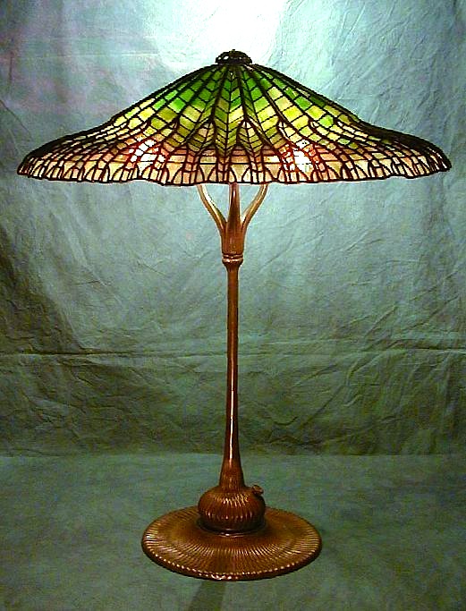 25-22-Lotus-on-Ribbed-Lotus-base